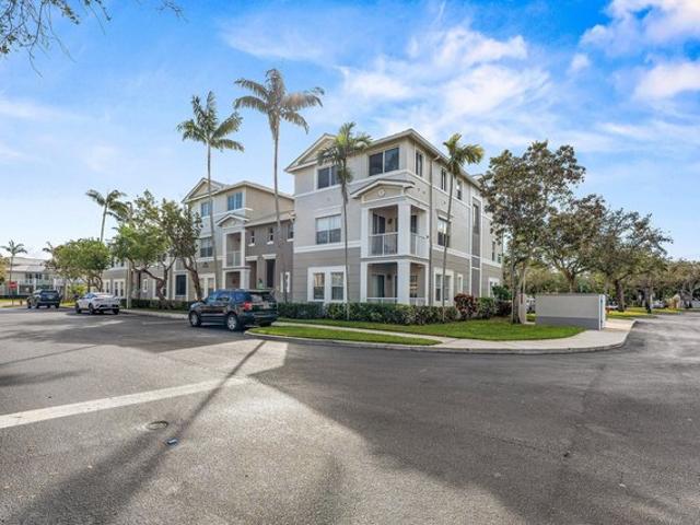 1012 Shoma Dr, Royal Palm Beach, FL 33414