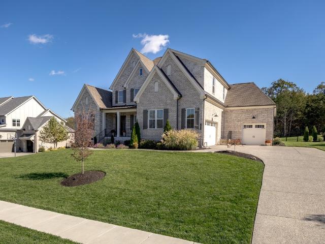 1012 Sinatra Dr