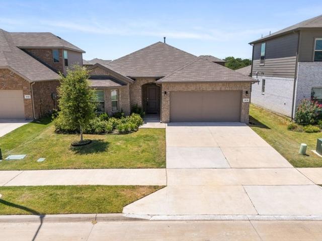 1012 Southwark Dr, Fort Worth, TX 76247
