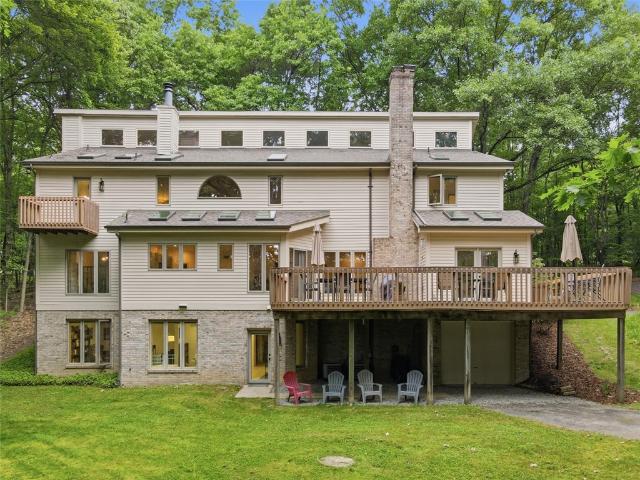 1012 Victoria Place