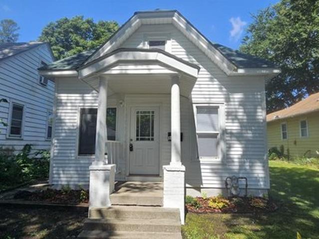 1012 W 6th St, Waterloo, IA 50702