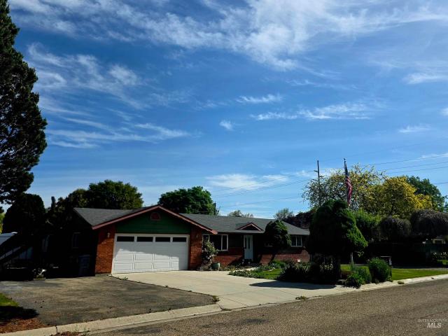 1012 W Camelot Dr