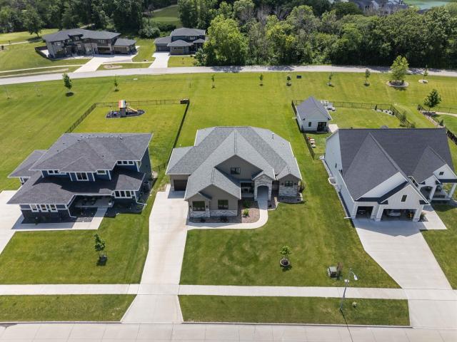 1012 W Aspen Ridge Circle