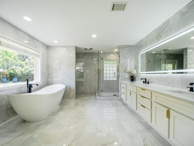 10131 Whiteside Ln, Houston, TX 77043