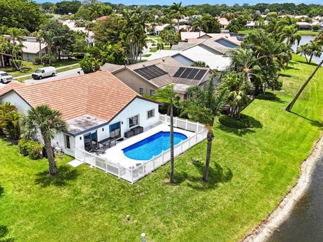 10131 Camelback Ln, Boca Raton, FL 33498