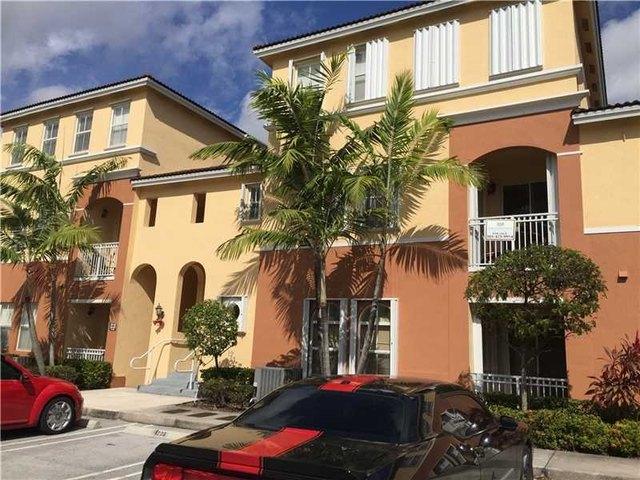 10132 NW 7th St Unit 204, Miami, FL 33172