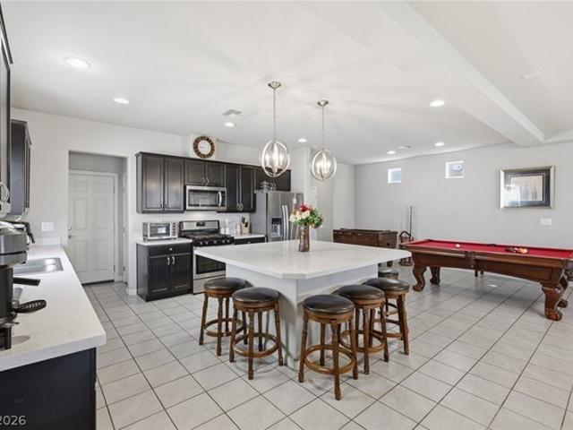 10137 Herons Rise St, Las Vegas, NV 89141