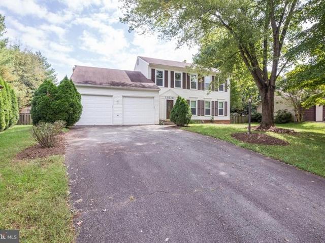 10136 Yorktown Dr, Great Falls, VA 22066