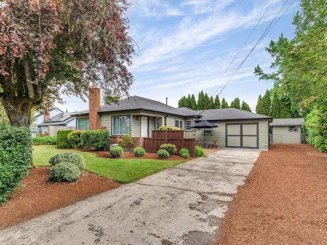 1013 ne birchwood dr