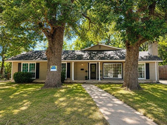 1013 Austin St, Jacksonville, TX 75766