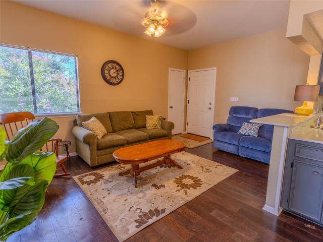 1013 Chestnut St, Unit 4, San Marcos, TX 78666 | MLS #2867 | Compass