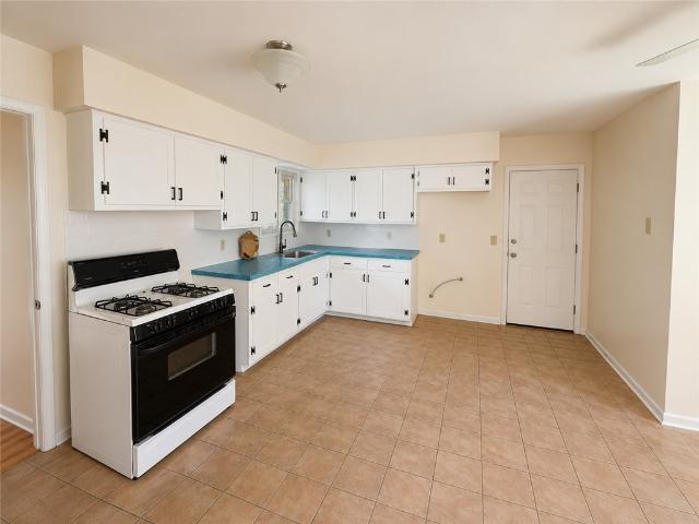 1013 Dolphin Place