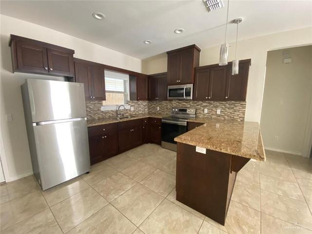 1013 E La Cantera Avenue 3