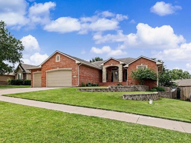 1013 E Pembrook Rd, Derby, KS 67037