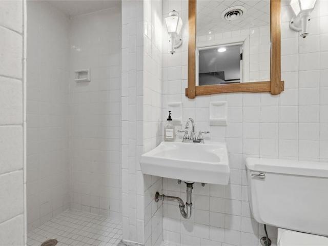 1013 El Rancho Dr, Pittsburgh, PA 15220 | MLS #1764