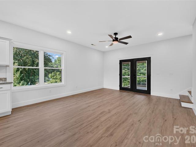1013 Fassifern Court
