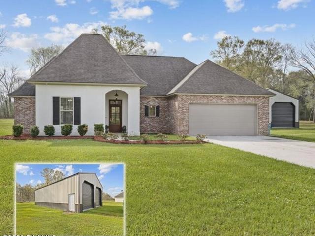 1013 Gloria Kern Dr, Breaux Bridge, LA 70517