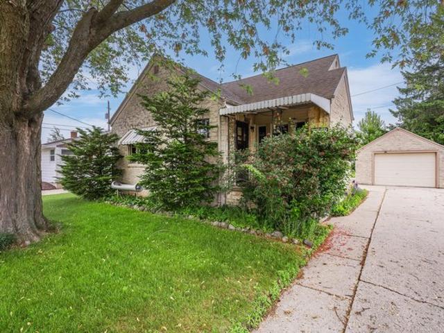 1013 Lowell St, Two Rivers, WI 54241