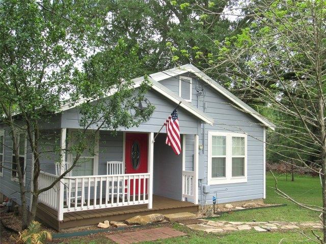 1013 Prairie Lea St, Brenham, TX 77833