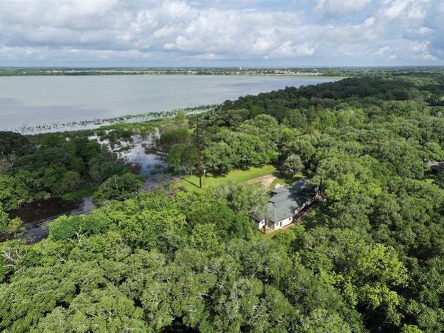 1013 Quail Ln, Eagle Lake, TX 77434