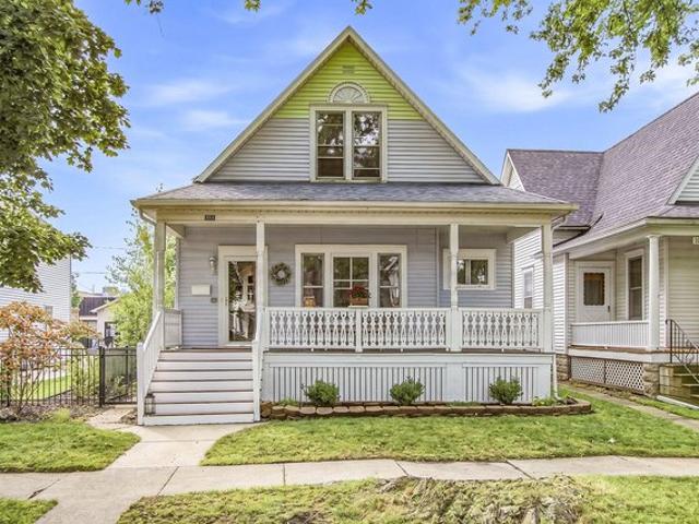 1013 State St, Saint Joseph, MI 49085