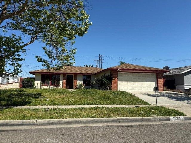 1013 S Shawnee Dr, Santa Ana, CA 92704