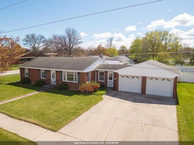 1013 Schwartz St, Green Bay, WI 54302