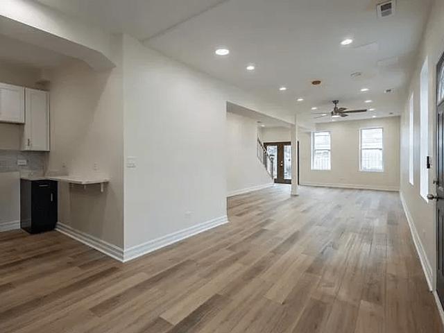 1013 W 18th Place