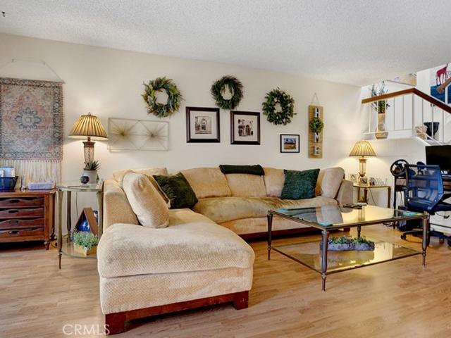 1013 W Orangewood
