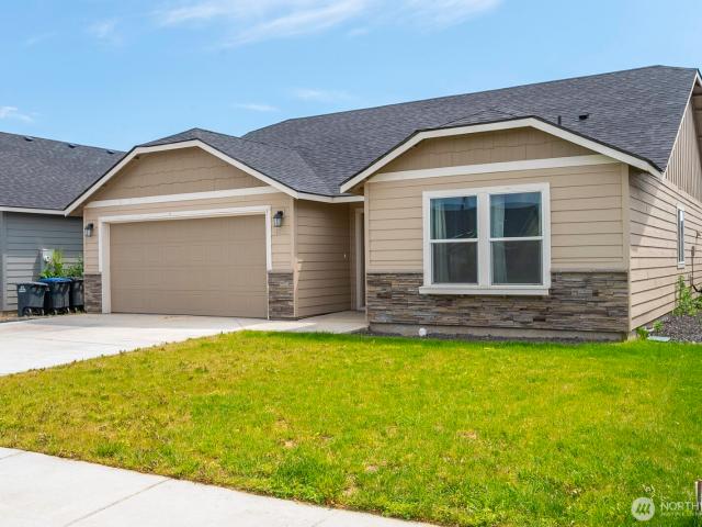 1013 W Maple Drive