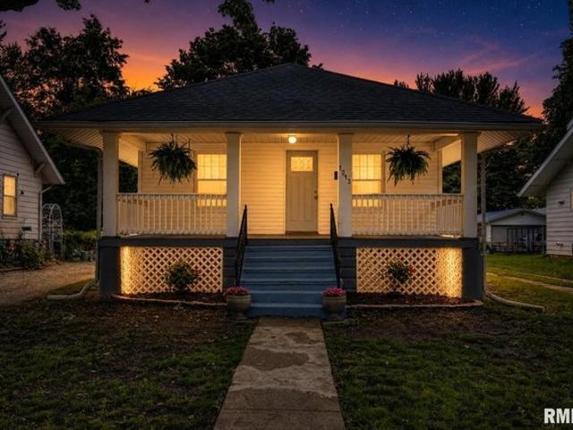 1013 W Vine St, Taylorville, IL 62568