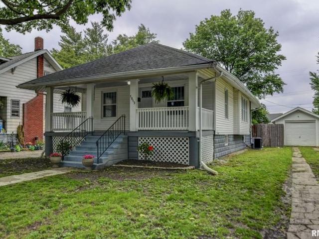 1013 W Vine St, Taylorville, IL 62568
