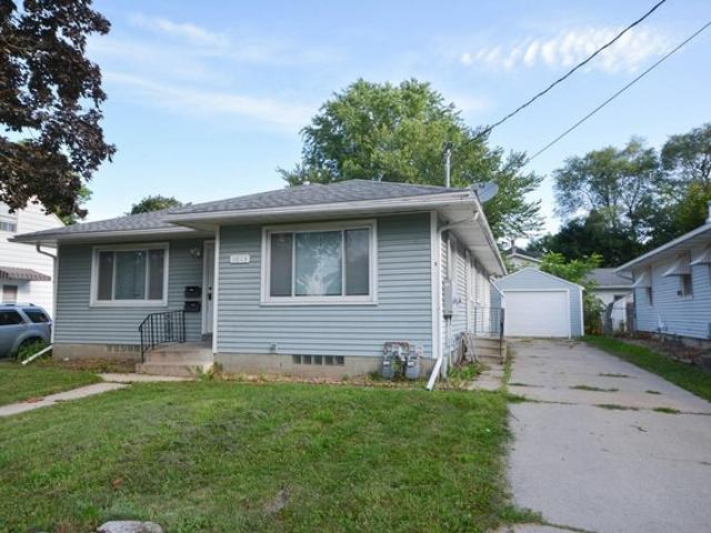 1013 9th St NE, Rochester, MN 55906