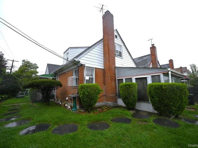 101 0 th Ave, East Elmhurst, NY 11369