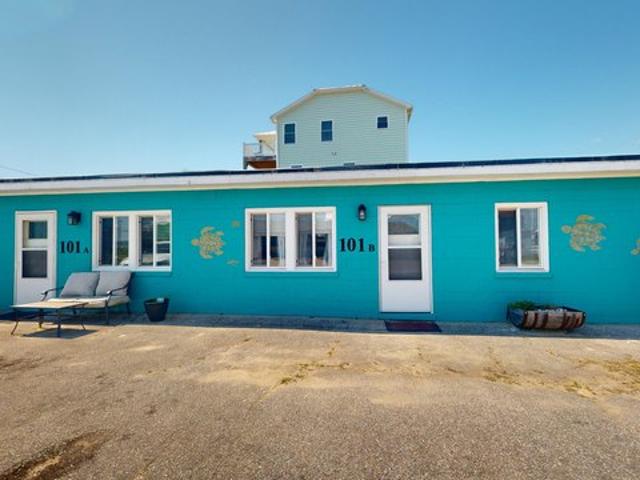 101 24th St, Emerald Isle, NC 28594