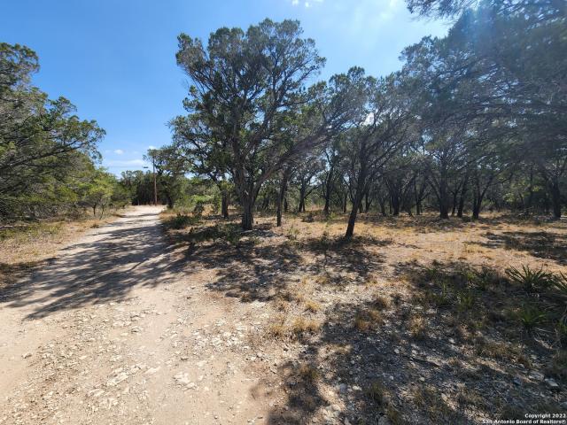 101 26th St E, Lakehills, TX 78063 | MLS #1629