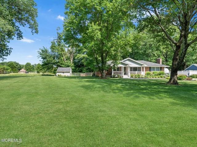 101 Corrine Dr, Pennington, NJ 08534
