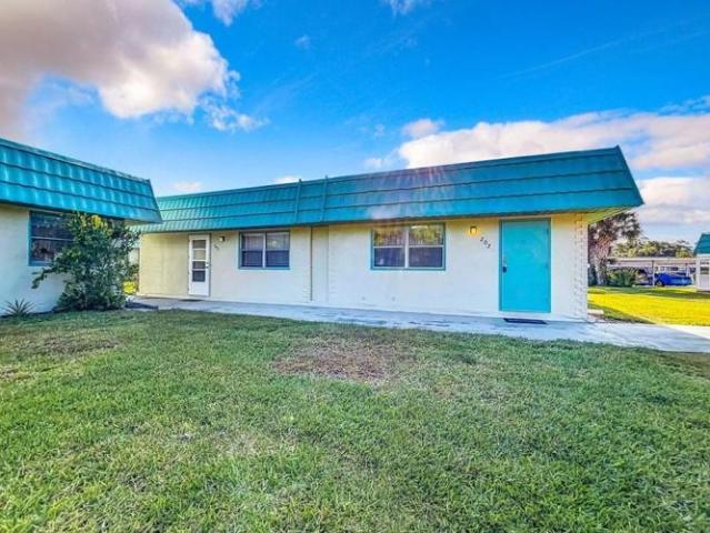 101 Cambridge Trail #202, Sun City Center, FL 33573