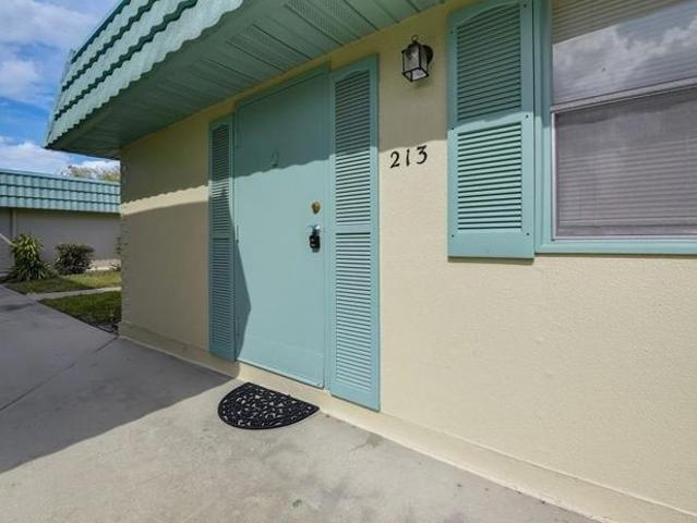 101 Cambridge Trail #213, Sun City Center, FL 33573