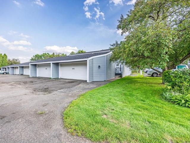 101 Canabury Ct, Little Canada, MN 55117