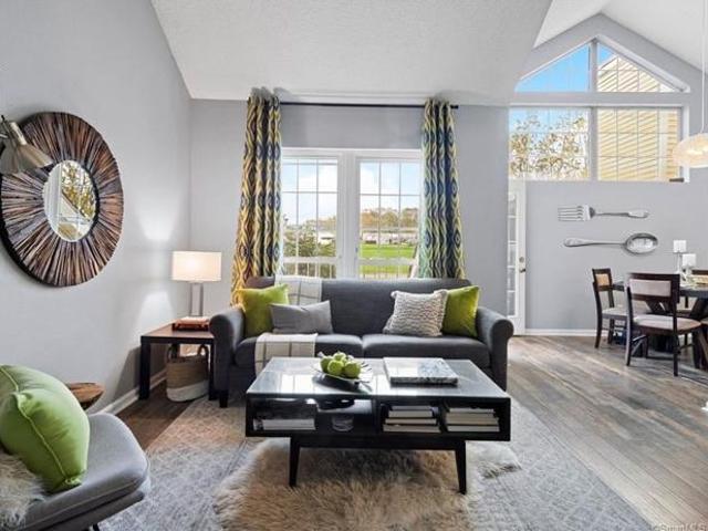101 Carriage Crossing Ln #101, Middletown, CT 06457