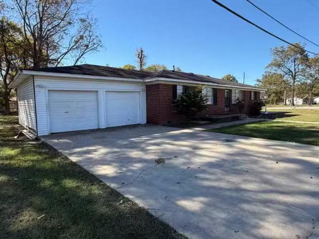 101 CARVER ST, MCGEHEE, AR 71654