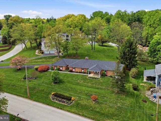 101 Caswallen Dr, West Chester, PA 19380