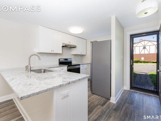 101 Cedar Hollow Dr 101, Rocky Hill, CT