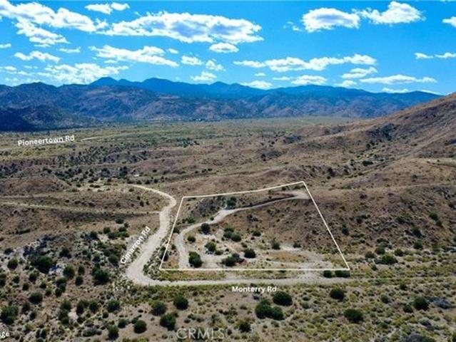 101 Cimarron Rd, Pioneertown, CA 92268