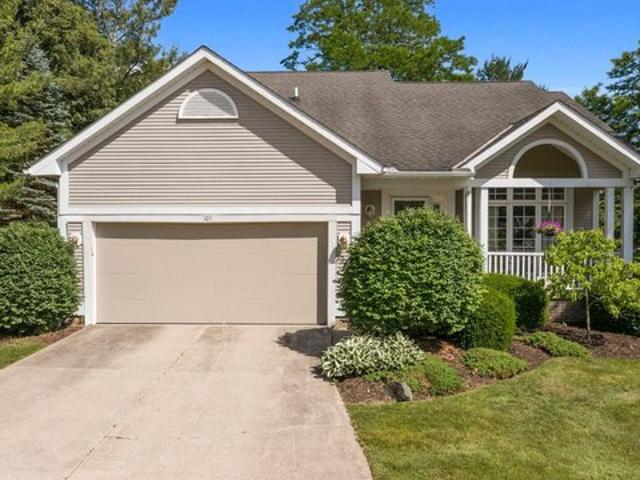 101 Clubside Ct, Chardon, OH 44024