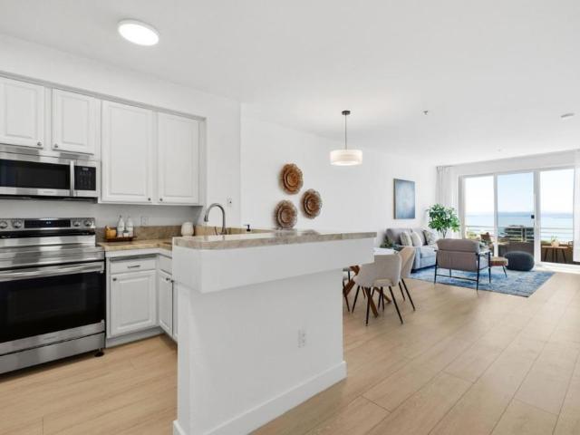 101 Crescent Way 2108