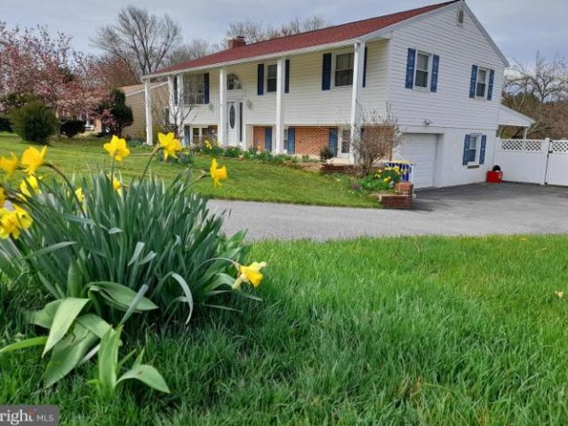 101 Crosswind Dr, Shrewsbury, PA 17361