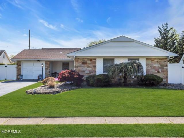 101 Andover Ln, Matawan, NJ 07747