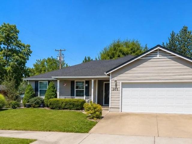 101 Aberdeen Ln, Eagle Point, OR 97524